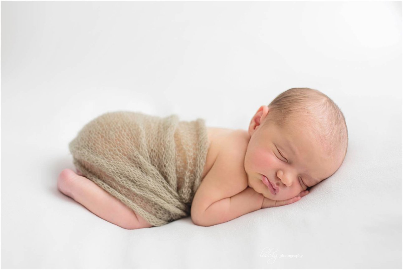 Studio Newborn baby portrait - Ludwig Photography