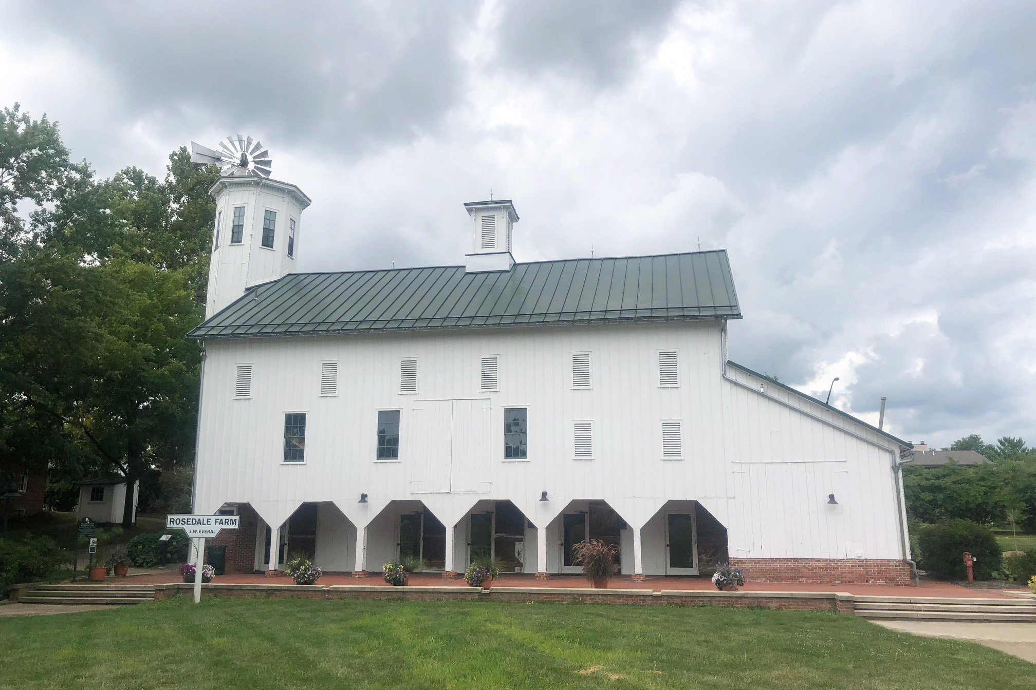 Everal Barn at Heritage Park - Vicki Sands