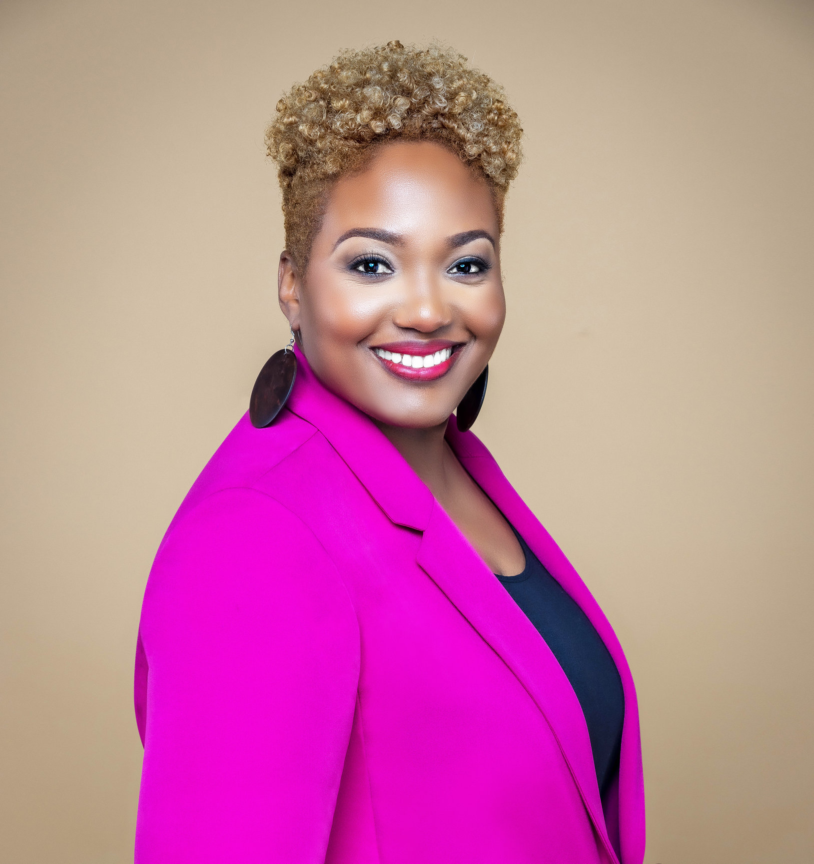 How to Pose for a Confident Headshot: Professional Tips for a Powerful ...