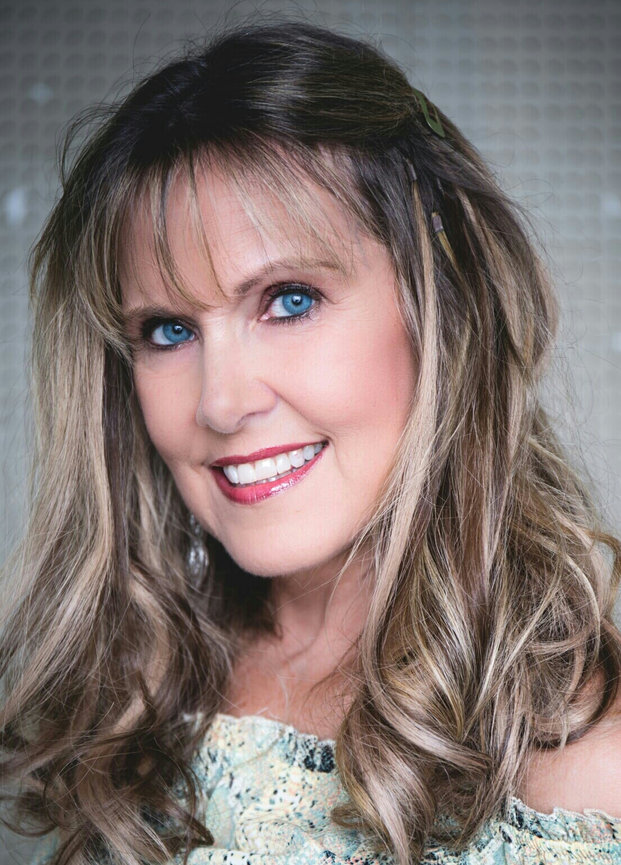 LuAnne Stratton - Red Models & Talent