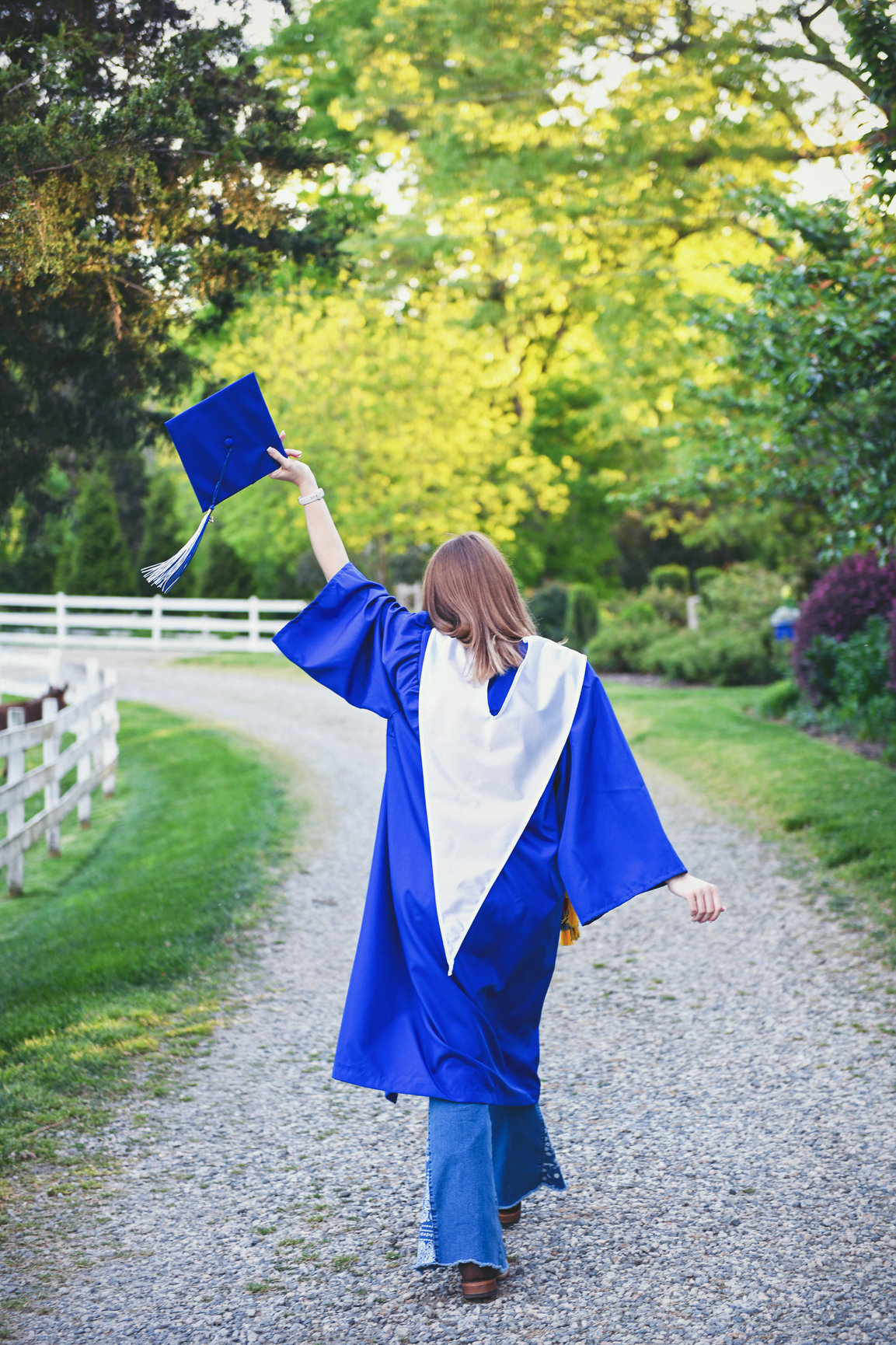 Senior Photo Tips for Moms: Capturing Graduation Moments