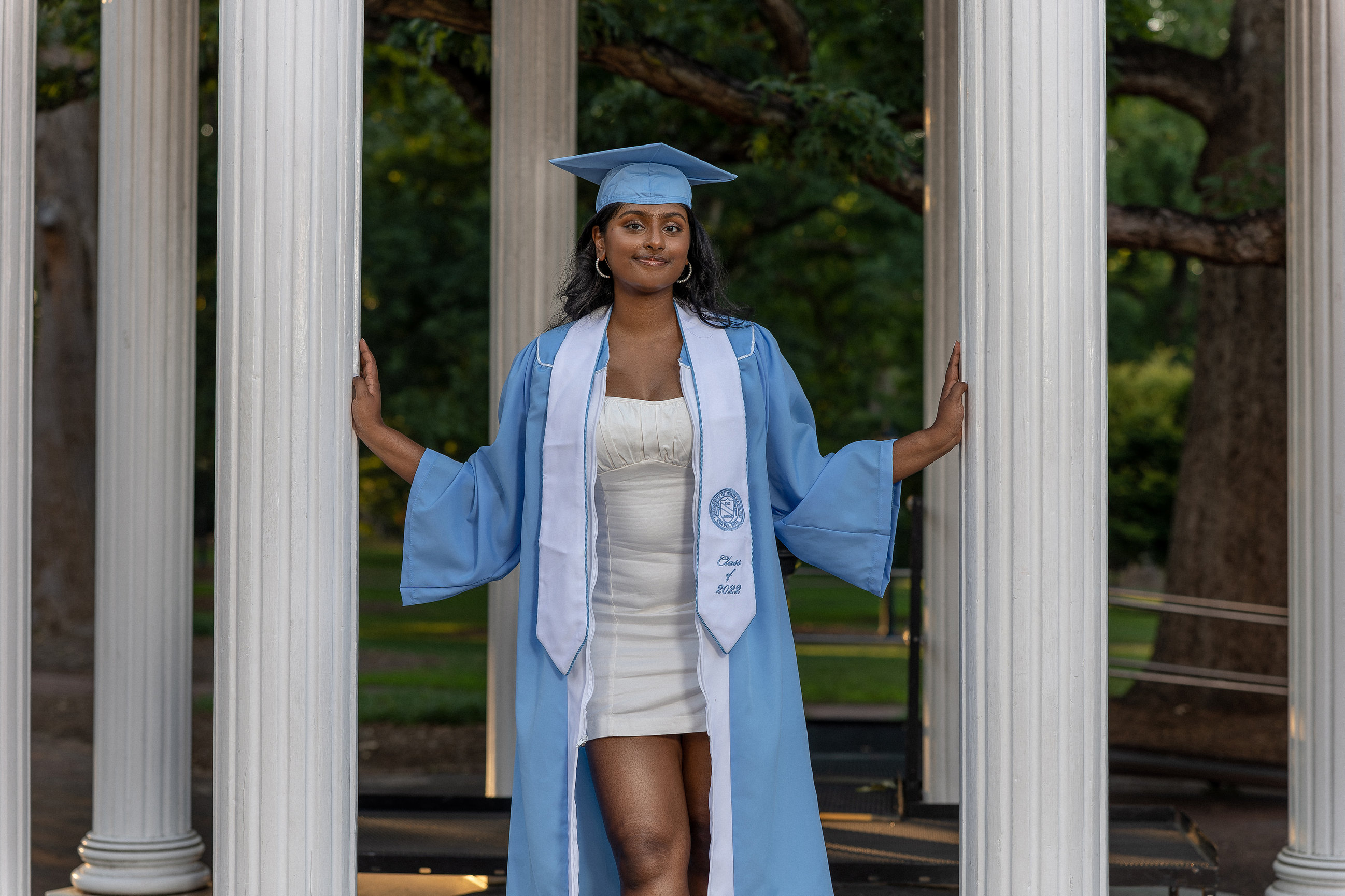 Graduation photo session in the UNC, Chapell Hill - Light Breeze ...